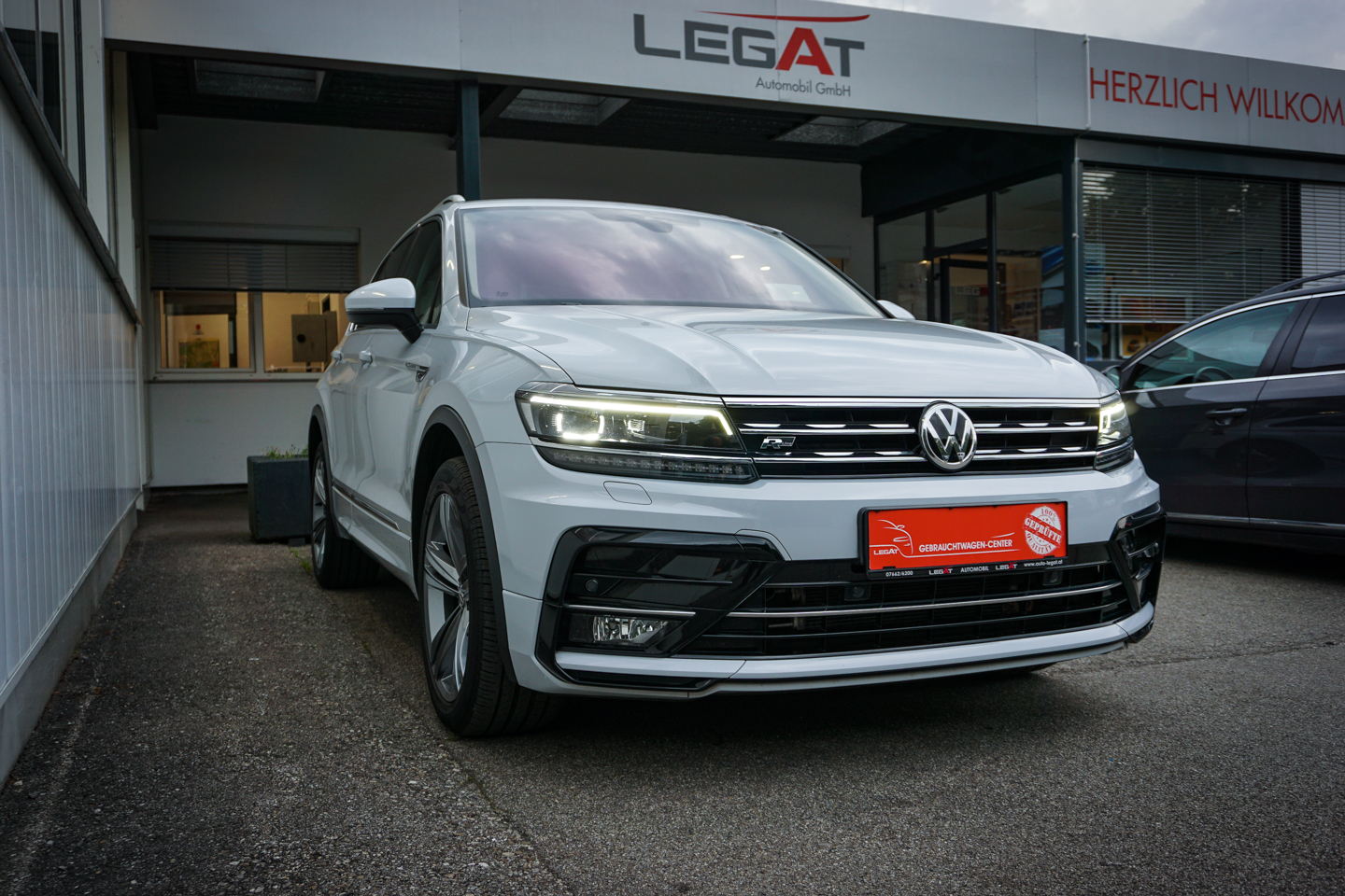 Fahrzeuge Legat — Volkswagen Tiguan 4Motion DSG R-LINE