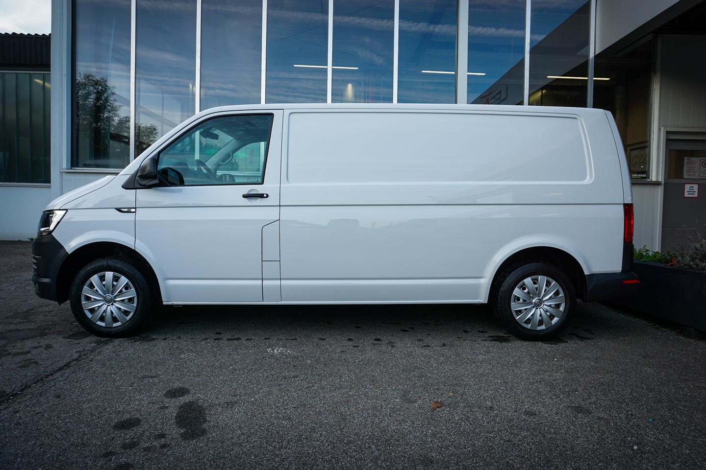 Fahrzeuge Legat — Volkswagen T6 Transporter LR