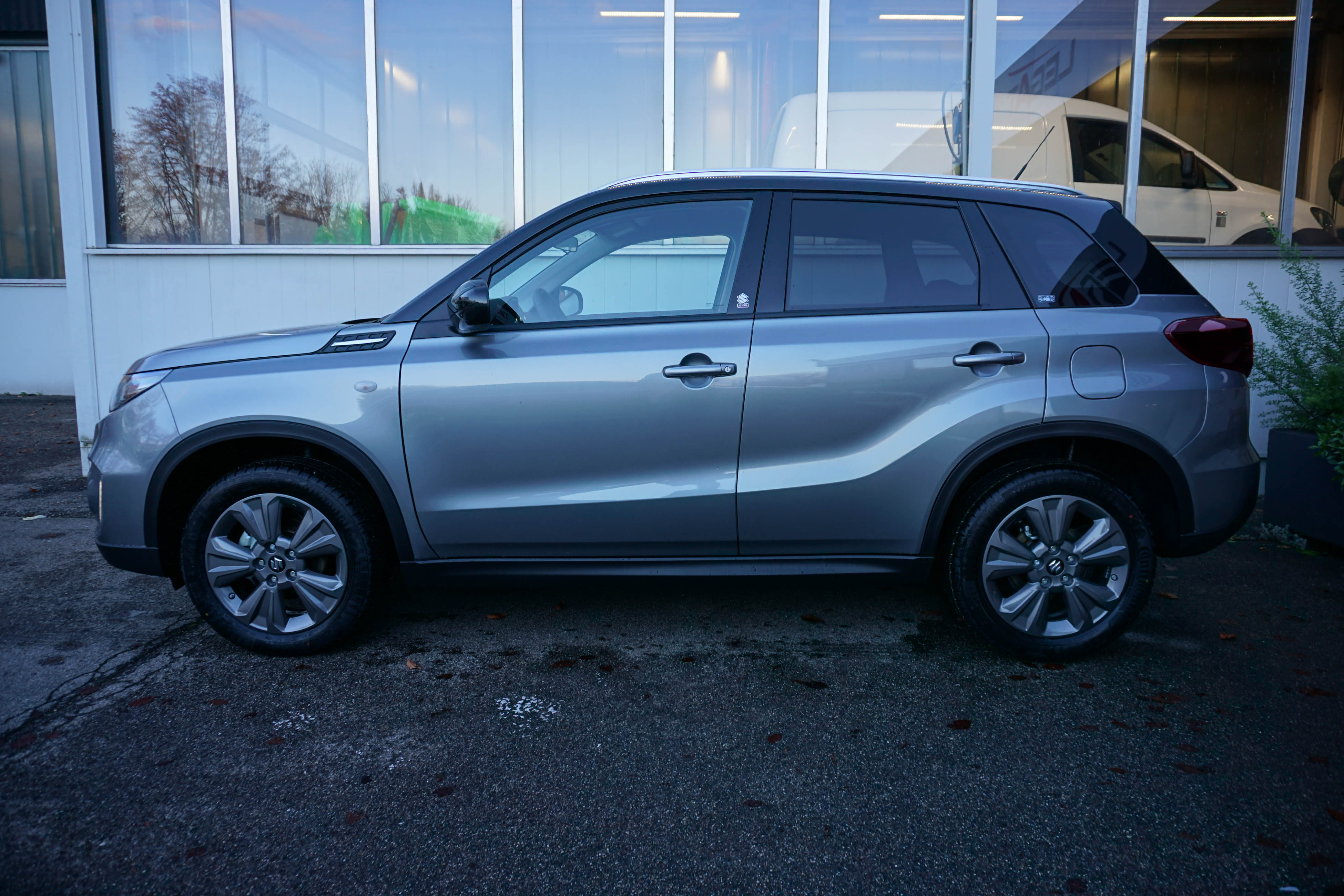 Fahrzeuge Legat — Suzuki Vitara Hybrid AllGrip Shine