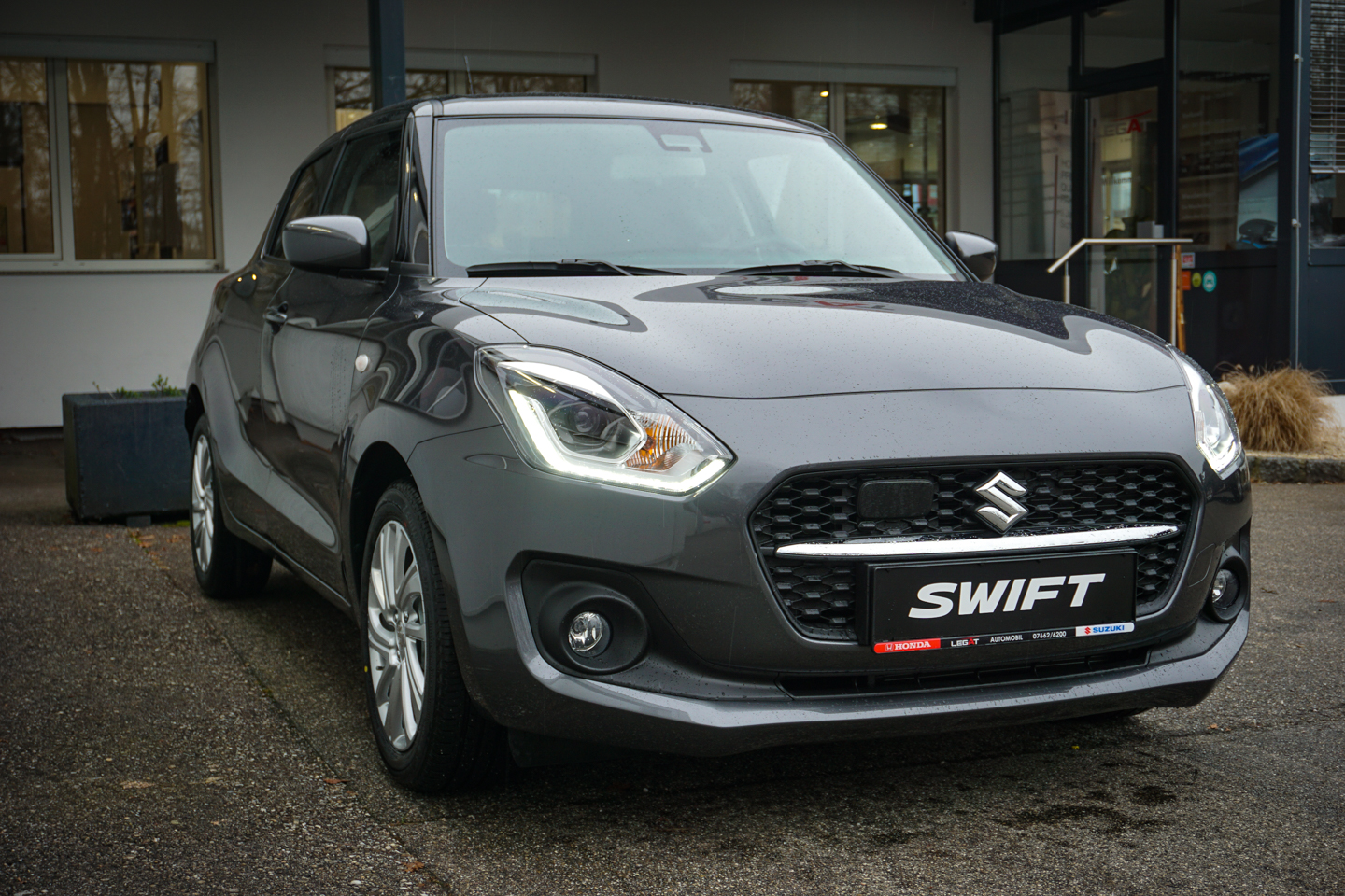 Fahrzeuge Legat — Suzuki Swift Shine Hybrid